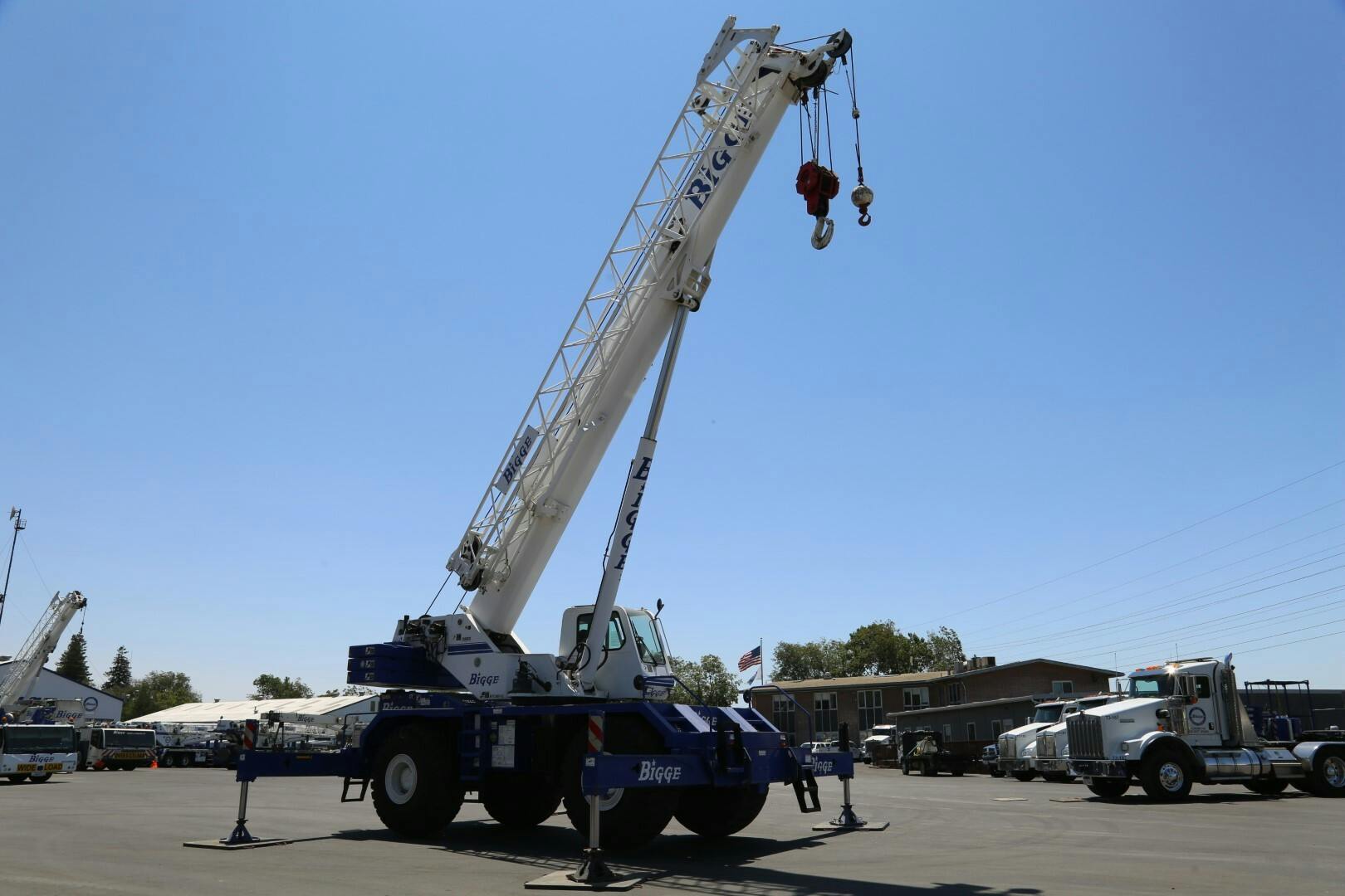 Grove RT890E Crane Overview and Specs | Bigge.com | Bigge.com