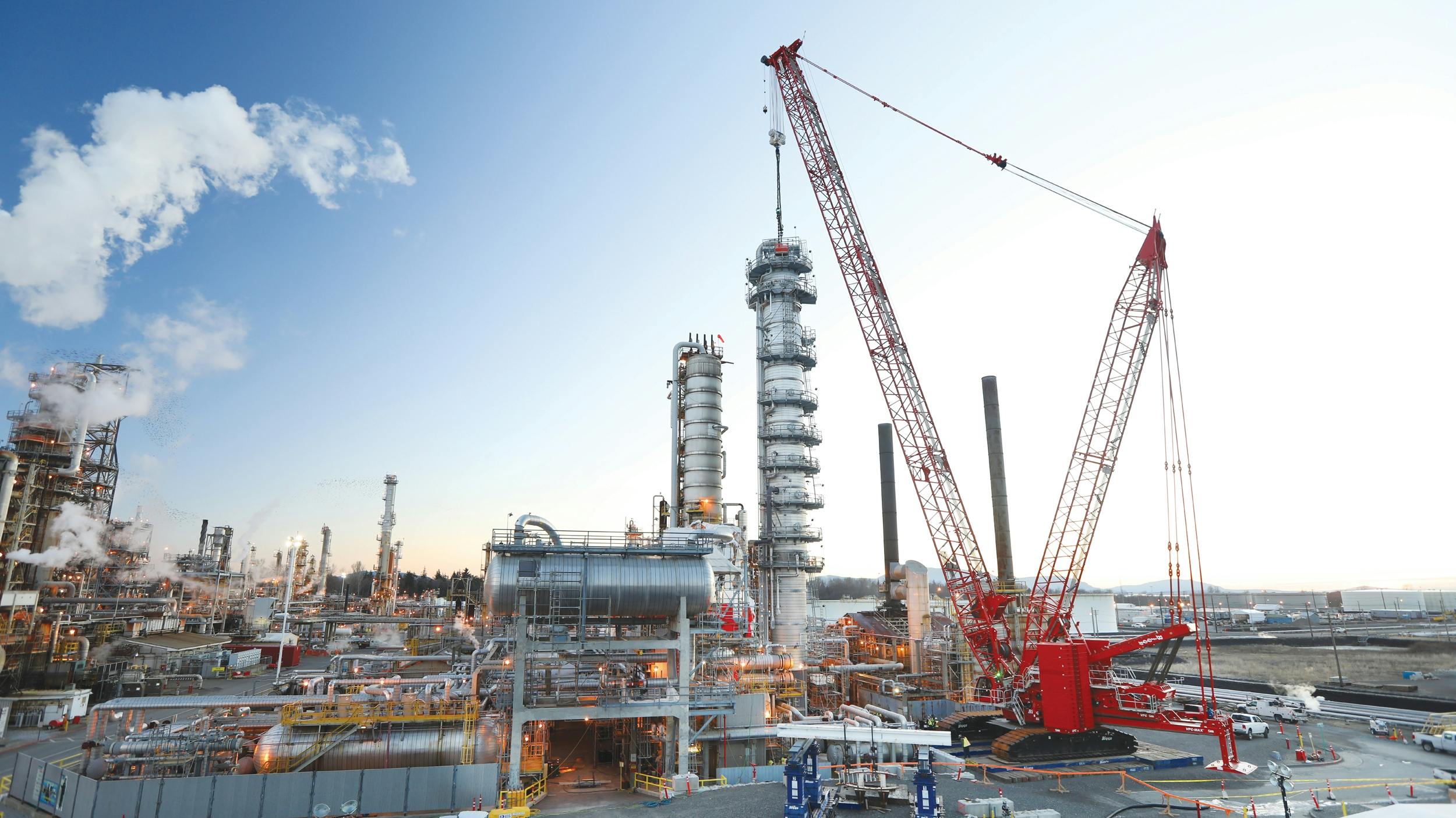 Refinery and Petrochemical Crane Rental Solutions | Bigge.com