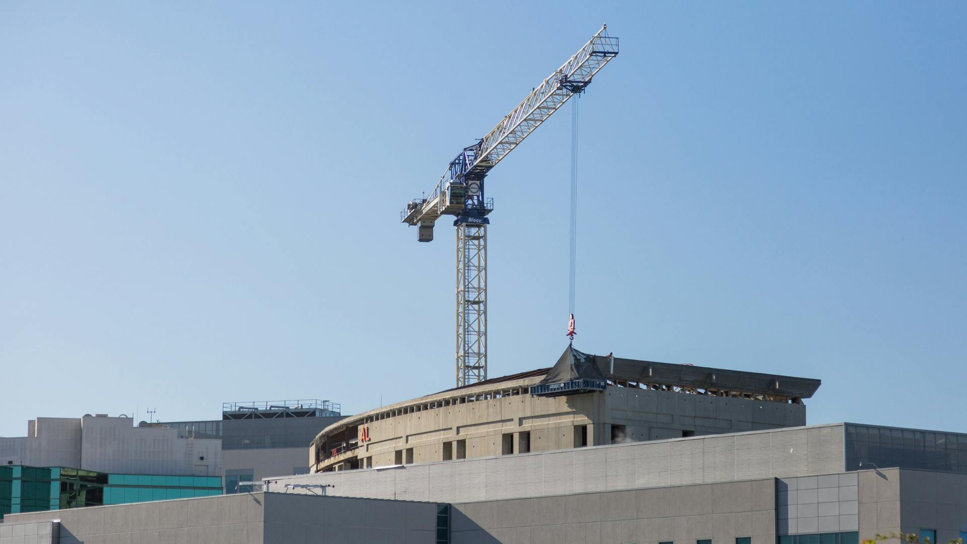 Hospital Construction & Maintenance Crane Rental | Bigge.com