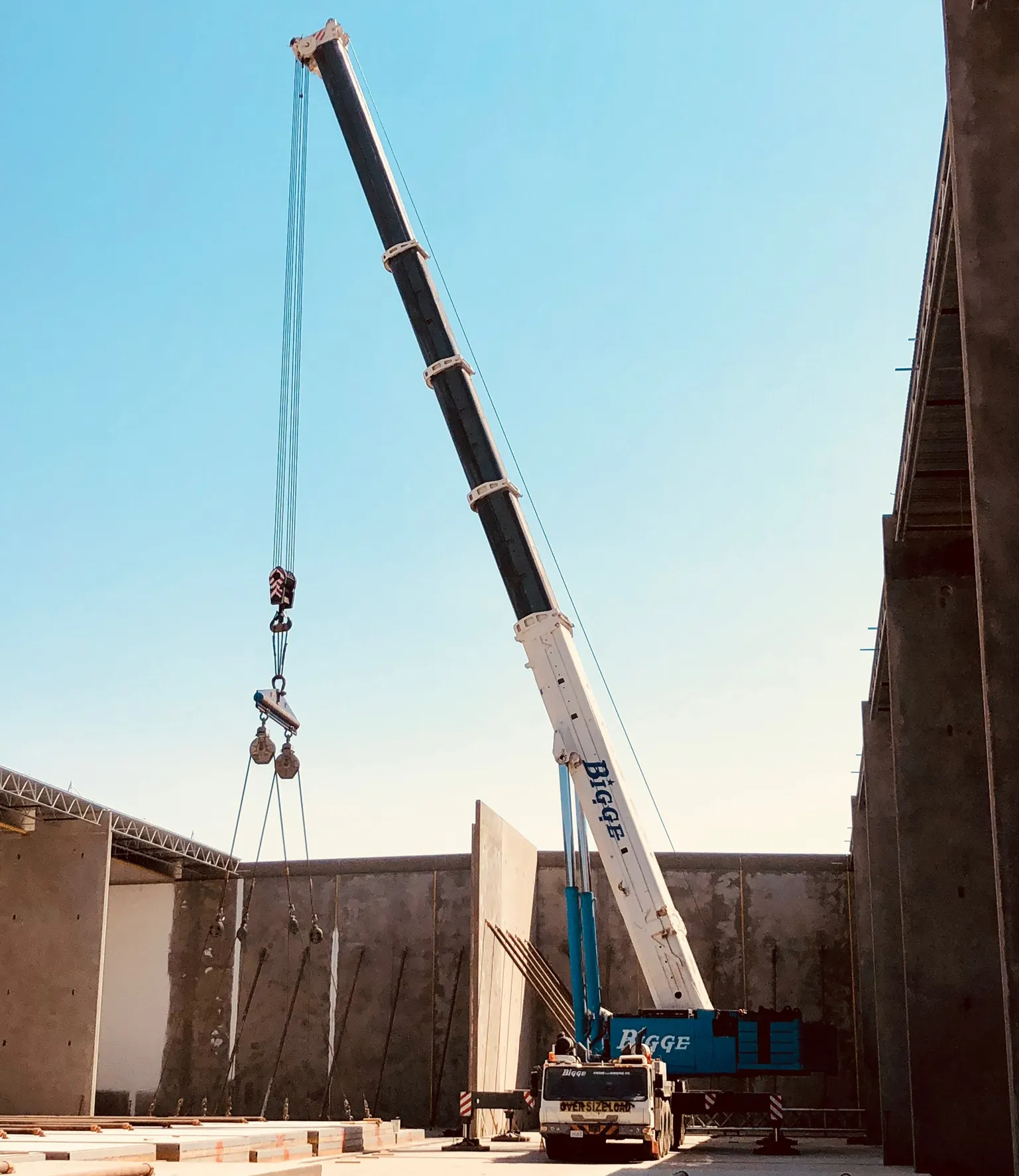 Tilt Up Construction Crane Rental Solutions | Bigge.com
